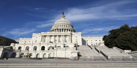 Coinbase investiert in Fairshake-SuperPAC: Krypto-Industrie verstärkt politische Präsenz