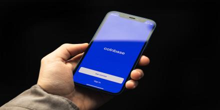 Hacker verurteilt für Diebstahl von $900.000 von Coinbase-Nutzern