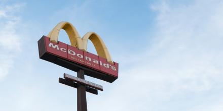 Cuenta de Instagram de McDonald’s fue hackeada para promocionar memecoin GRIMACE