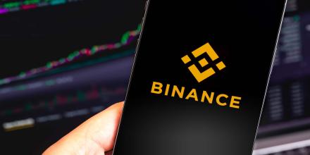 Binance coloca 5 criptomoedas em lista de monitoramento e ameaça remoção