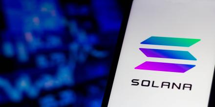 Solana bricht Rekord mit 100 Millionen aktiven Adressen, aber Bots und leere Wallets trüben den Erfolg