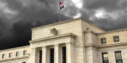 Banco Central dos EUA chama Bitcoin de inútil e sugere banimento