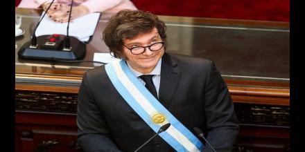 Presidente da Argentina fecha Receita Federal e coloca Banco Central na mira