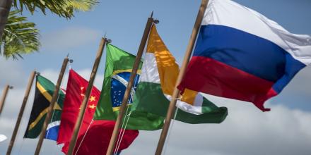 Cúpula do BRICS propõe Bitcoin como solução para sanções contra a Rússia