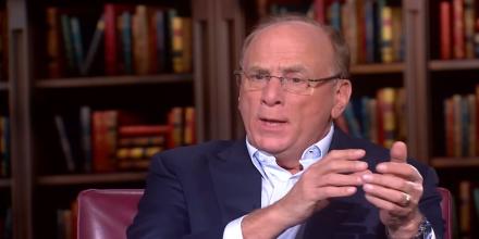 BlackRock recomenda alocação de 2% em Bitcoin e faz alerta: “potencial de US$ 50 bi”