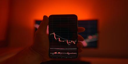 Bitcoin scade sub $96.000 pe fondul lichidărilor de $296 milioane
