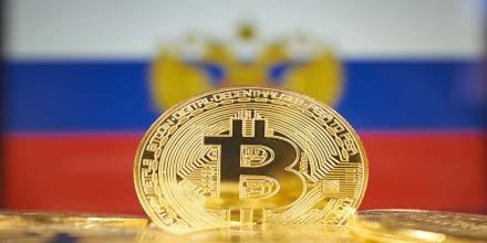 Ryssland signalerar öppenhet för Bitcoin-reserv, men rätt tidpunkt är inte nu.