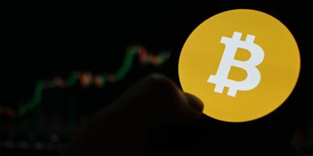 ビットコイン急落は買い場か スタンダードチャータードのアナリストが指摘