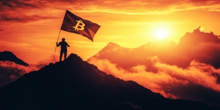 Bitcoin – peste $99.000, înaintea conferinței de presă crypto de astăzi găzduită de David Sacks