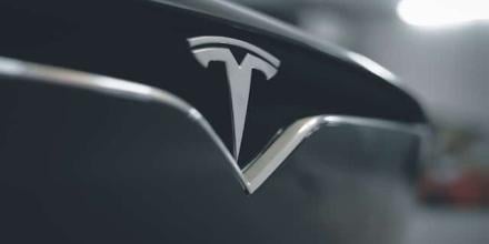 No Bitcoin Sell-Off: Tesla Keeps BTC Holdings Intact Amid TSLA Stock Slump