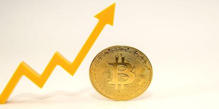 Bitcoin Zirve Mi Yapacak? Balinalar Bitcoin Kazandıran BTC Bull Token ile Solaxy Stokluyor!