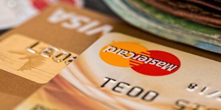 UE bierze na cel opłaty. Mastercard, Visa w ogniu postępowania antymonopolowego