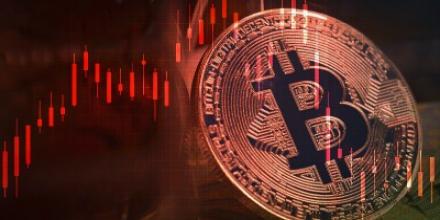 Биткоин просел до $99,800 после решения Ирана закрыть Ормузский пролив