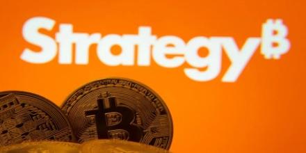 Strategy фиксирует рекордную прибыль на биткоине и запускает новую продажу акций