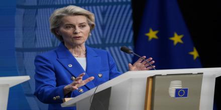 Brüssel zittert: Misstrauensantrag gegen EU-Vorsitzenden nach SMS-Skandal