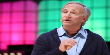Ray Dalio zaleca. „Zainwestowałbym 15 proc. w BTC lub złoto”