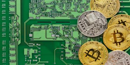 Mineradores de bitcoin batem recorde de lucros após último halving e ações disparam na bolsa