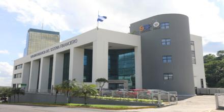 El Salvador aprova lei para que bancos trabalhem com Bitcoin