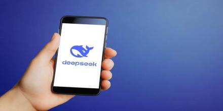 DeepSeek ma problemy z działaniem – bo rząd kazał unikać chipów Nvidii, używać Huawei