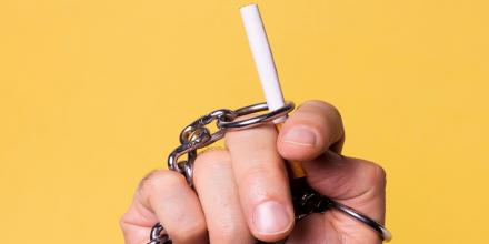 Golpista das criptomoedas foragido há cinco anos é preso após jogar cigarro no chão