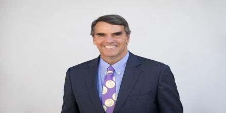 Tim Draper chama ouro de ‘pré-histórico’ e diz que Bitcoin é a única salvação contra inflação