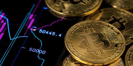 2,5 Milyar Dolarlık Bitcoin’i Satarak Ethereum Alan Balina Geri Döndü: Yine ETH Topluyor!