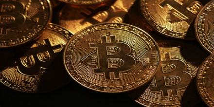 Биткоин теряет комиссионный доход: сможет ли BTCfi спасти сеть