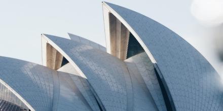 Coinbase y OKX preparan productos para captar parte de los fondos de pensiones en Australia