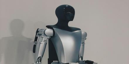 Elon Musk asegura que el futuro de Tesla está en los robots y no en los automóviles