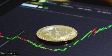 Bitcoin reverte perdas e inicia semana em alta