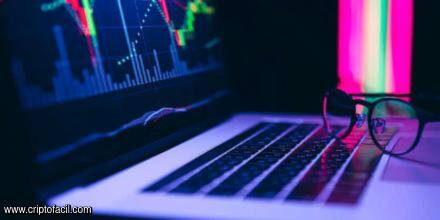 Mercado cripto rompe US$ 4,4 trilhões – veja as melhores criptomoedas para comprar agora