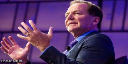 “Parece exatamente como em 1999”, diz Paul Tudor Jones, recomendando Bitcoin, ouro e Nasdaq