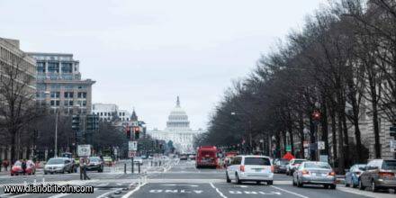Líderes cripto se reúnen con demócratas en Washington para discutir regulación de mercados digitales