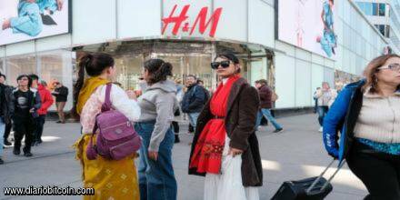 H&M apuesta por ropa hecha con CO2 usando tecnología con IA de la startup Rubi